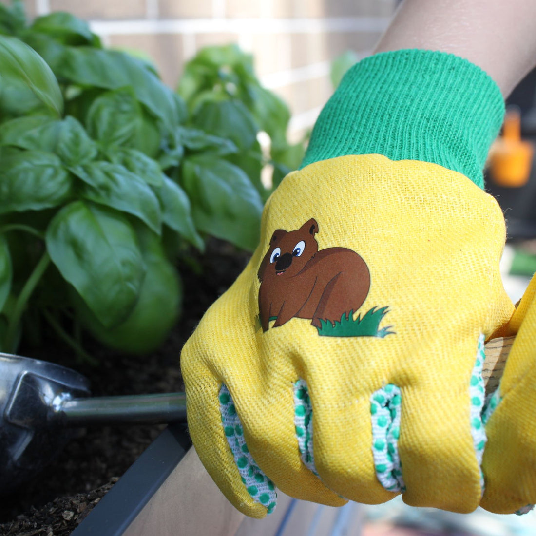 Gardening Gloves Built Tough for Aussie Hands – Cyclone Tools